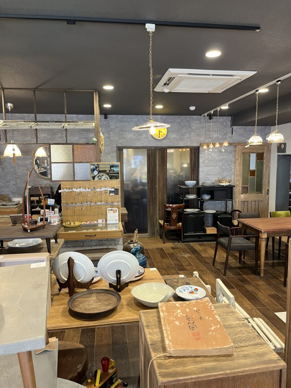 【思わぬ出合いに期待だ!】安佐北区落合の｢くらしの道具屋 TUKURITE｣で8/24(土).25(日)、『第4回くらしの道具屋 小さな蚤の市』を開催。独特のアンティークがいろいろ ...